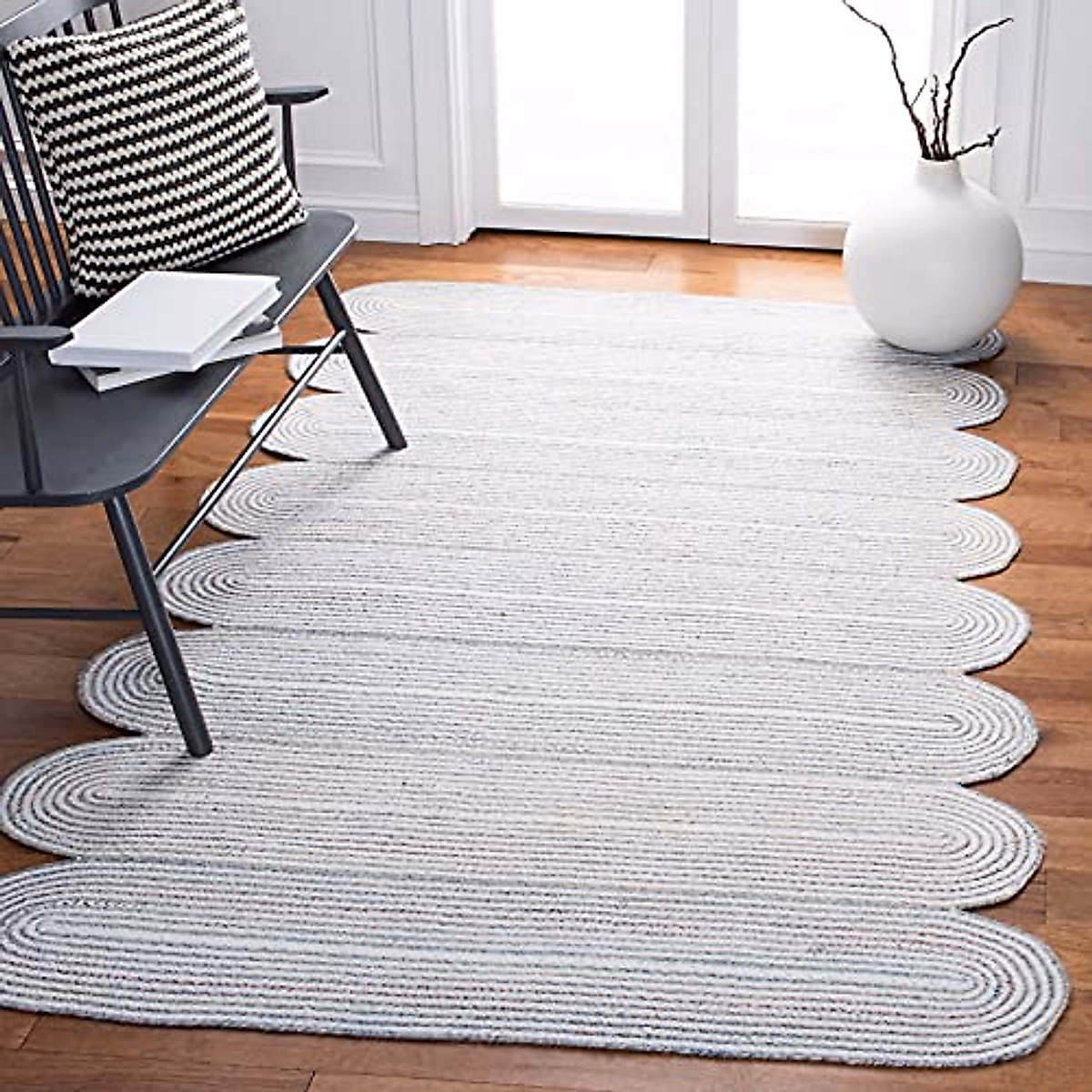 SAFAVIEH Cape Cod Collection Accent Rug - 4' x 6', Ivory & Green, Handmade Braided, Ideal for High Traffic Areas in Entryway, Living Room, Bedroom (CAP229A)