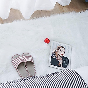 LOULANJX Soft Faux Fur Sheepskin Rug 5x8 Feet White Fluffy Area Rugs Indoor Plush Rugs for Living Room Bedroom Nursery Playroom Kids Room Home Decor