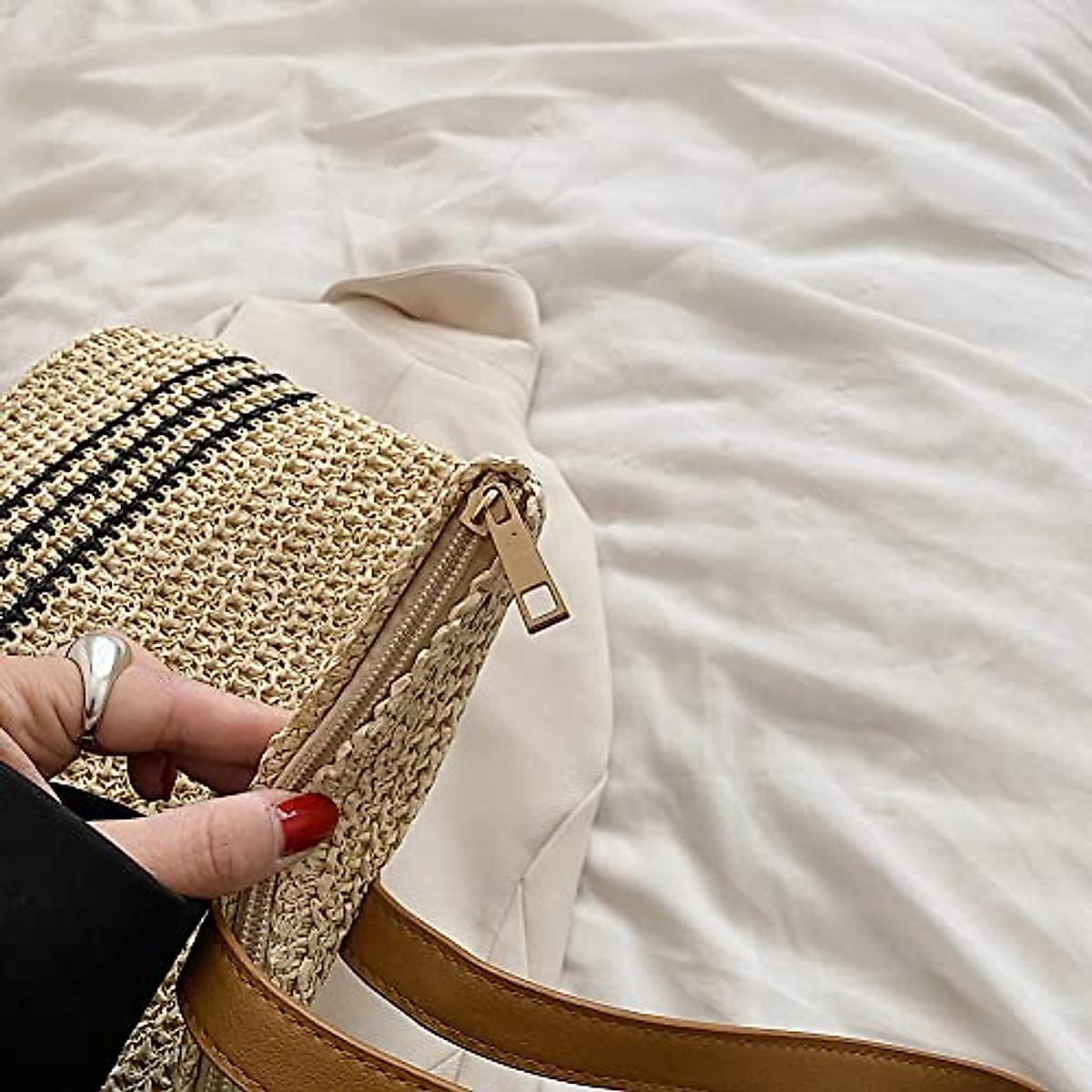 JQWSVE Straw Beach Bags Striped Tote for Women with Zipper Closure Soft Woven Straw Bag Summer Straw Shoulder Bag Purse for Beach Vacation