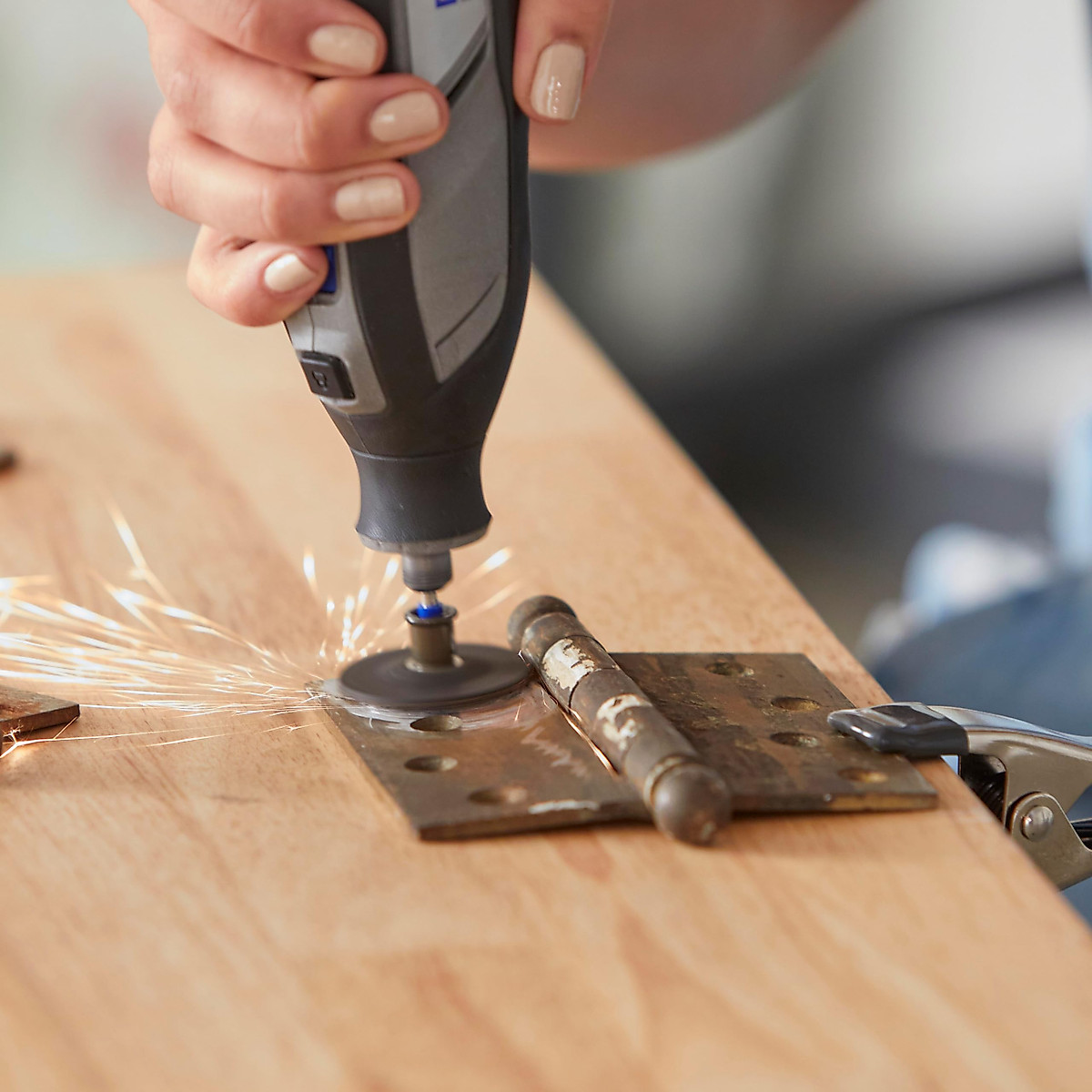 Dremel EZ727-01 EZ Lock Sanding & Grinding Rotary Tool Accessories Kit, 18-Piece Assorted Set - Perfect for Detail Sanding and Sharpening