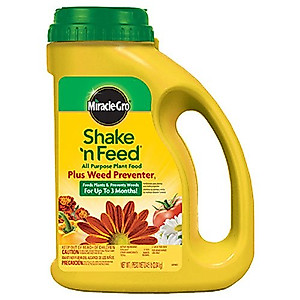 Miracle-Gro 1038361 Shake 'N Feed All Purpose Plant Food Plus Weed Preventer1, 4.5 lb