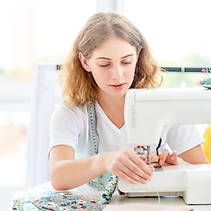 Kinlop 600 Pcs 5" x 5" Floral Cotton Fabric Patchwork Fat Quarters Bundles Precut Fabric Square Printed Cotton Fabric Quilting for Spring Holiday DIY Craft Sewing(Green)