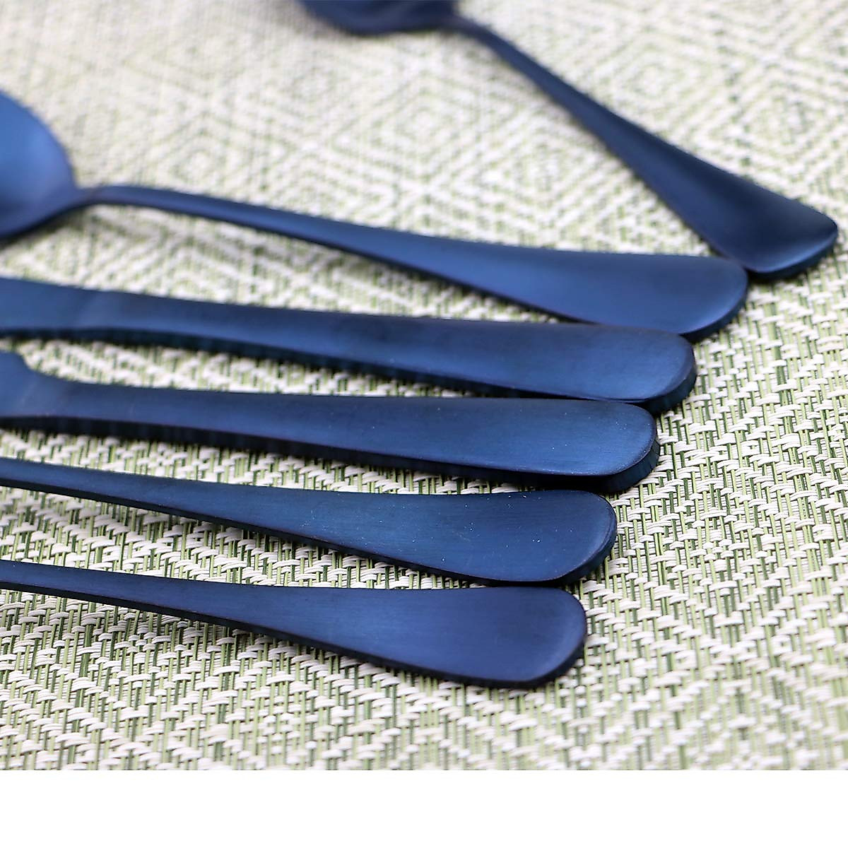 Uniturcky Durable Silverware Flatware Cutlery Set, Food Safe Grade Stainless Steel Utensils 24-Piece Service for 4,Include Knife/Fork/Spoon/Metal Straws/Cleaning Brus, Dishwasher Safe (Matte Blue)