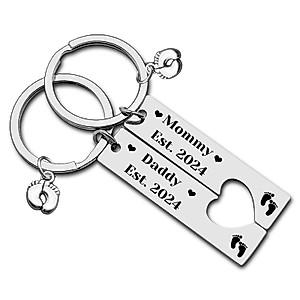 New Parent Gift Keychain Pregnancy Announcement Gifts Daddy and Mommy Est 2024 First Time Pregnancy Gifts for Mom Dad To Be Baby Shower Parents to be Gifts New Mom Jewelry First Time Dad Gift