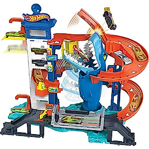 Hot Wheels City Toy Car Track Set Attacking Shark Escape Playset with 1:64 Scale Car, Race to Avoid Chomping Shark
