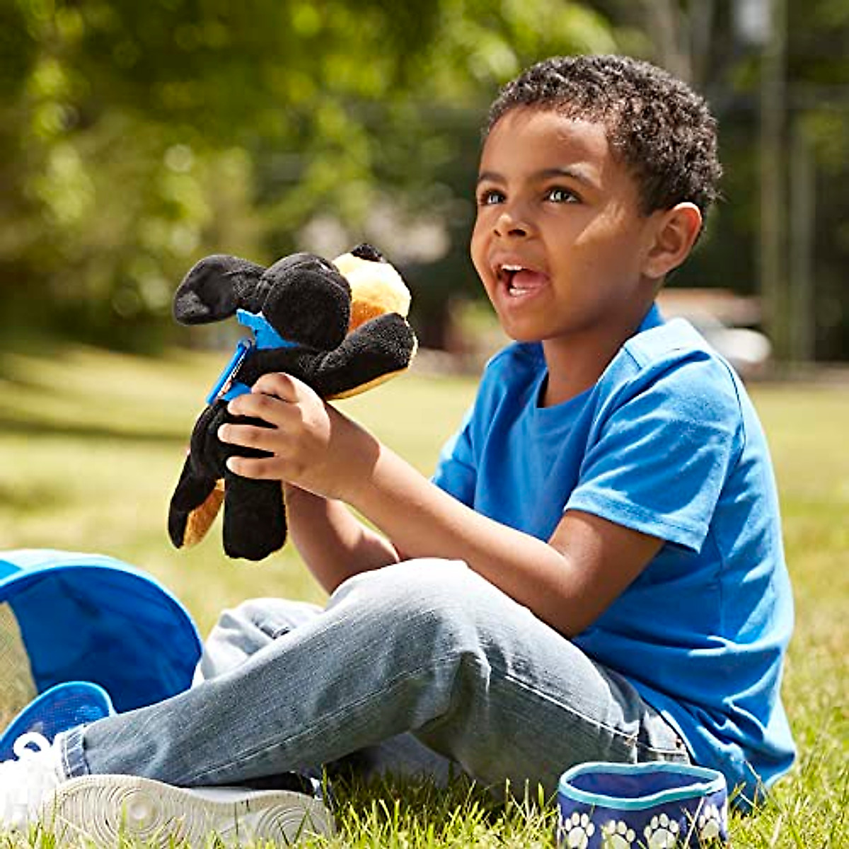 Melissa & Doug Tote & Tour Pet Travel Play Set with 2 Plush Stuffed Animals (15 pcs)