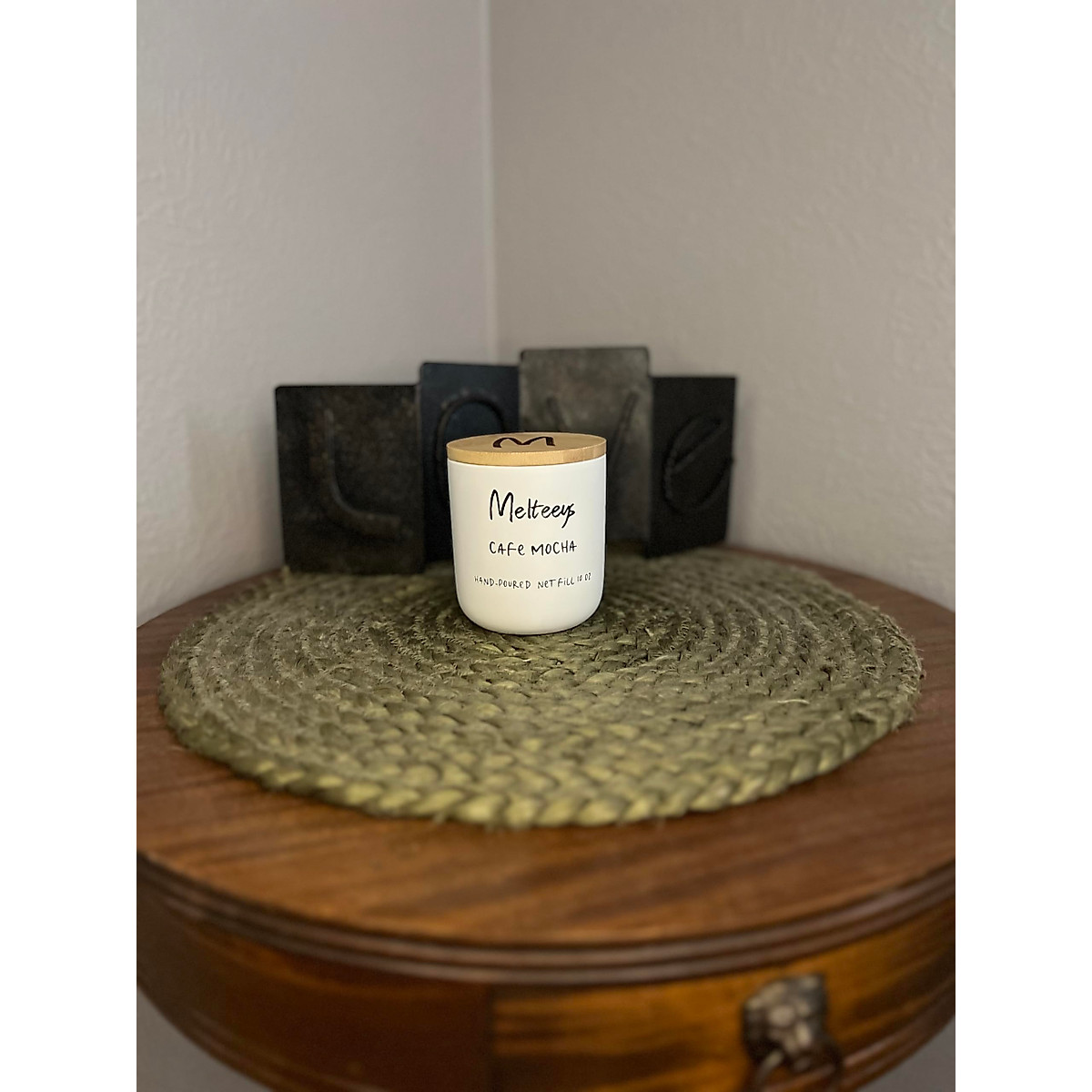 Melteeys Cafe Mocha 10 Oz Candle in Ceramic Jar - Luxury Hand-Poured Candle - Custom Wax Blend with Coconut, Beeswax, and Soy - Parafin Free - Made with love in small batches