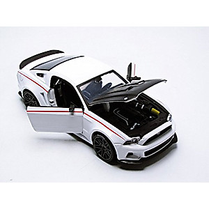 Maisto 2014 Ford Mustang Street Racer White 1/24 Model Car