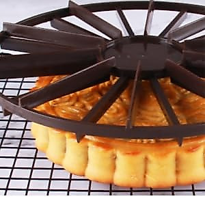 Cake Portion Marker, Cake Divider Round Cake Slice Pie Slicer Marker Round 10 or 12 Piece Cake Slice Marker Double Sided Cake Portion Marker Equal Portion Cutter Bread (Yellow, 126g (280))