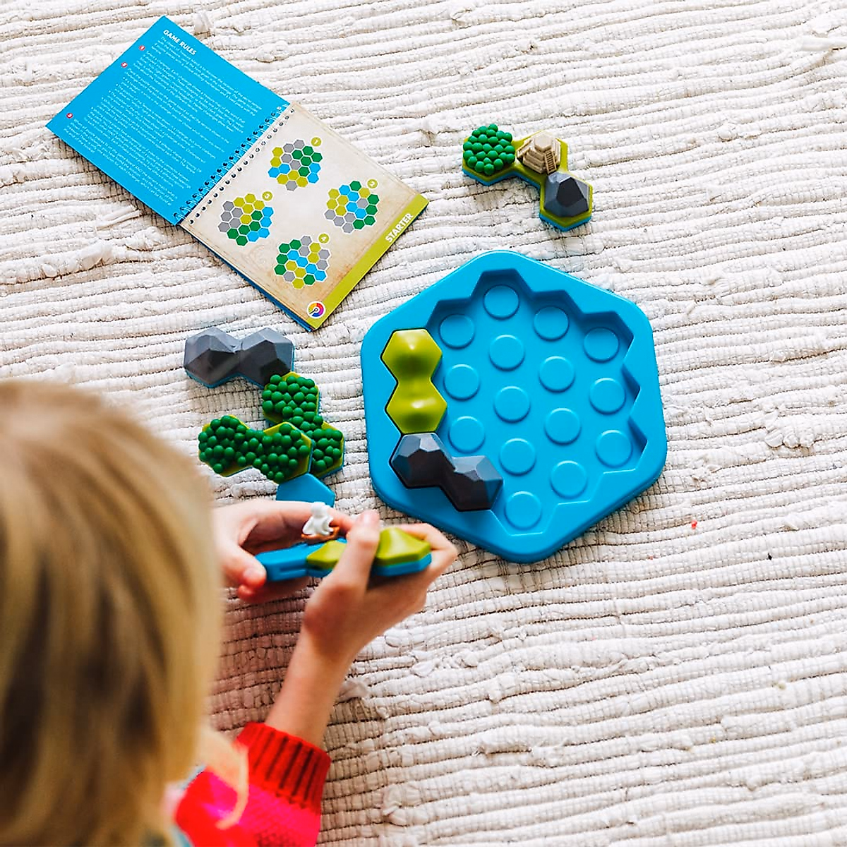 SmartGames Treasure Island Deduction Games Featuring 80 Challenges for Ages 8 - Adult