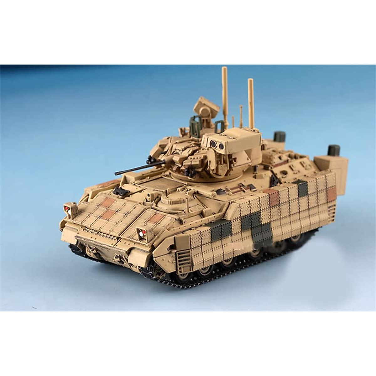 US M2A3 BUSKIII Bradley Infantry Fighting Vehicle Sand Livery 1/72 ABS Tank Pre-Built Model