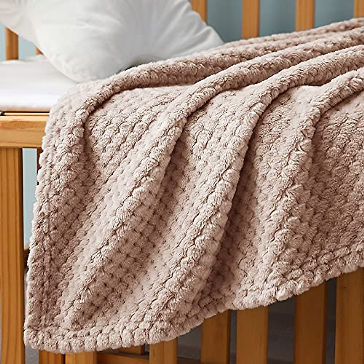 Exclusivo Mezcla Fleece Throw Blanket, Super Soft and Warm Blankets for Couch, Sofa and Bed Waffle Textured, Cozy, Fuzzy and Lightweight (Camel, 40x50 Inches)