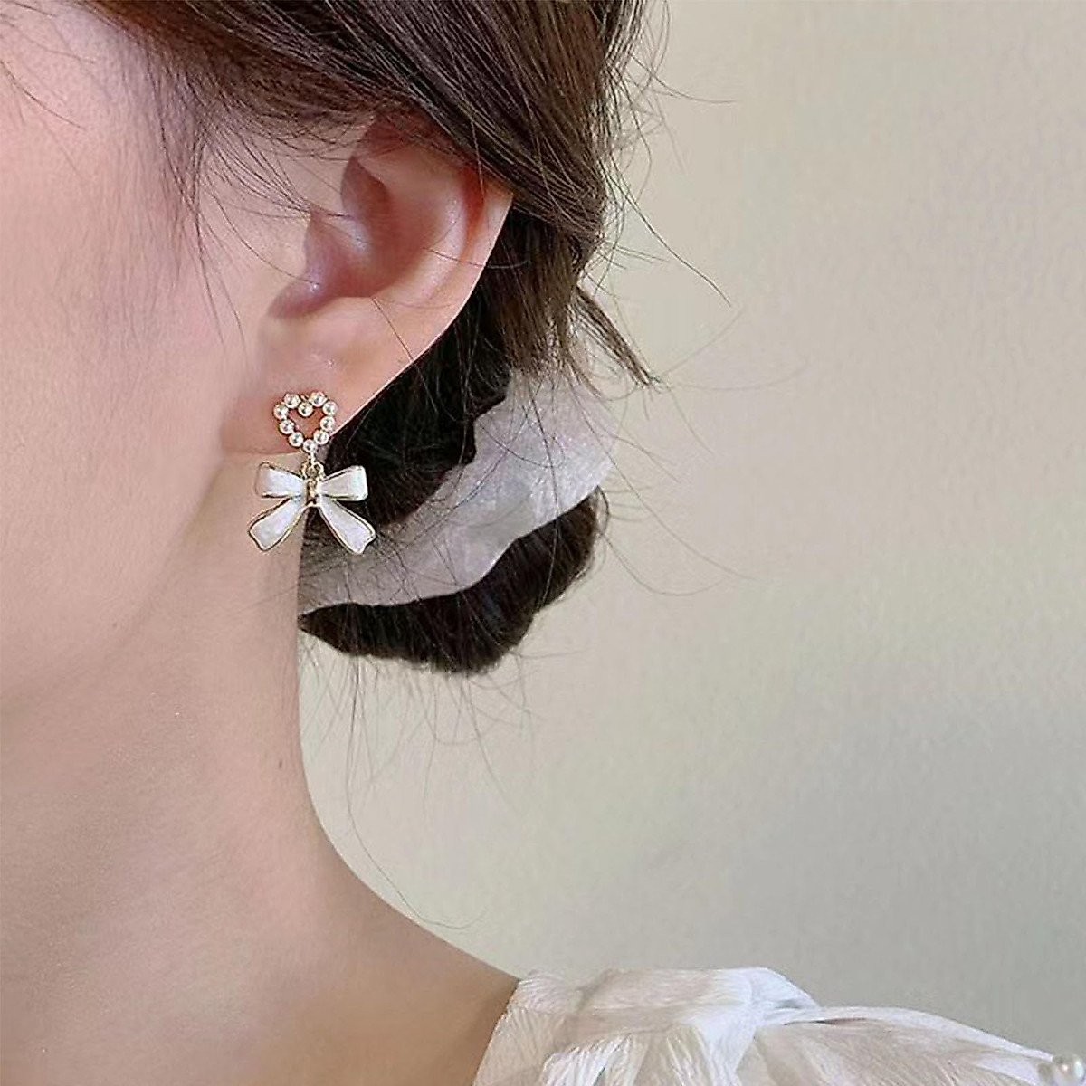 Sttiafay Vintage Pearl Bow Dangle Earrings Pearl Heart Earrings Gold Pearl Bow Stud Earrings Pearl Heart Bridal Earrings Jewelry for Women and Girls