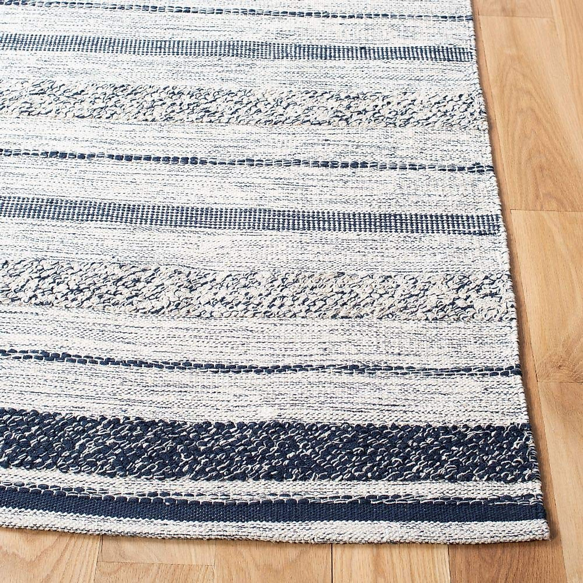 SAFAVIEH Striped Kilim Collection 6' x 9' Ivory / Navy STK517A Handmade Flatweave Cotton Area Rug