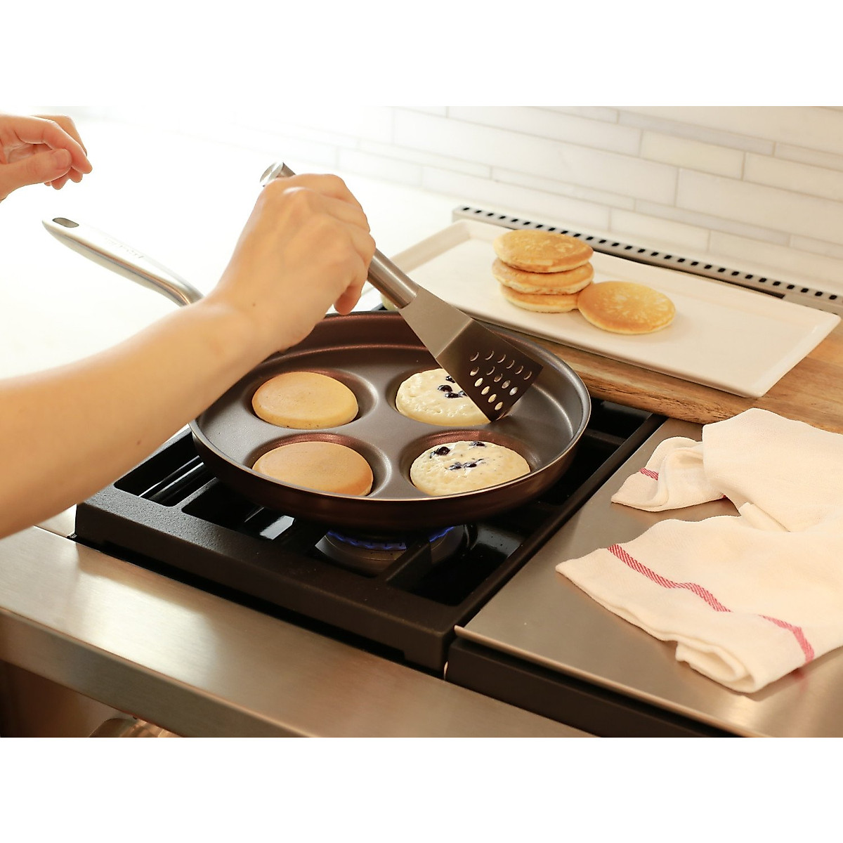 TECHEF - Eggcelente Pan, Swedish Pancake Pan, Plett Pan, Multi Egg Pan, 4-Cup Egg Frying Pan, Nonstick Egg Cooker Pan, Dishwasher Safe, Oven Safe, Stay Cool Handle, (Made in Korea) (Purple)