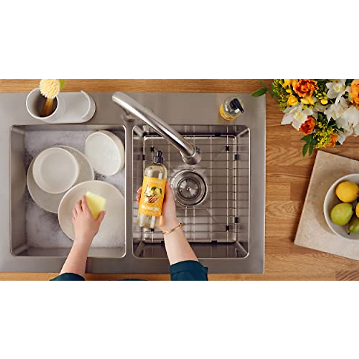 Caldrea Dish Soap, Dishwashing Liquid made with Soap Bark, Aloe Vera and Cardamom Seed Oil, Vanilla Quince Santal scent, 16 oz