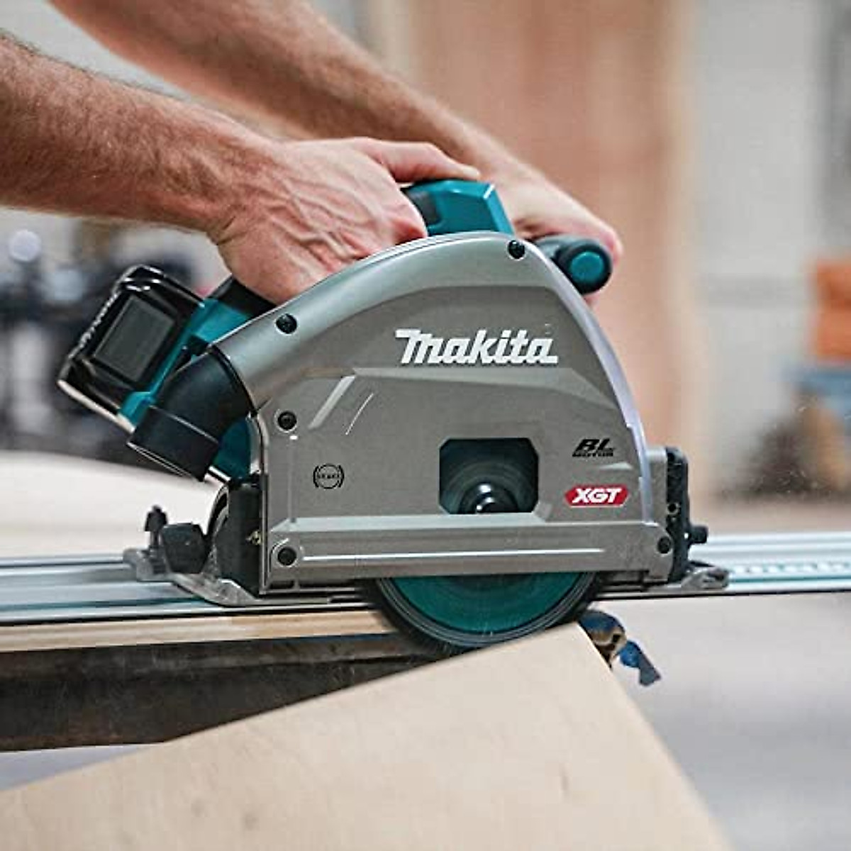 Makita GPS01M1J 40V max XGT® Brushless Cordless 6?1/2" Plunge Circular Saw Kit, AWS® Capable (4.0Ah)