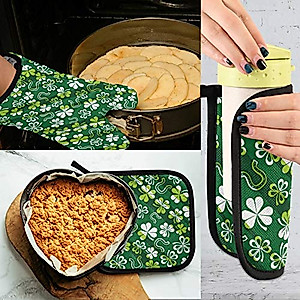 Green Shamrock Horseshoe Oven Mitts Pot Holders Set, St Saint Patricks Day Oven Gloves Potholders 2Pcs Microwave Glove Hot Pad for Baking Cooking Grilling BBQ Kitchen Decor Gifts