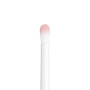 wet n wild Eye Crease Brush,Flawless Tapered Blending, Soft Synthetic Fibers, Ergonomic Handle for Comfortable Precision Control, Cruelty-Free & Vegan