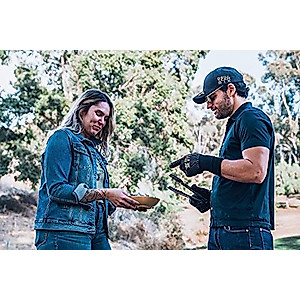 BBQ Gloves for Grilling by GRILL TEAM SIX - Extreme Heat Gloves Resistant 932°F - Perfect for Oven Gloves, BBQ Gloves for Smoker, Smoker, Cooking - Non-Slip Silicone Grip - Plus GT6 Hat