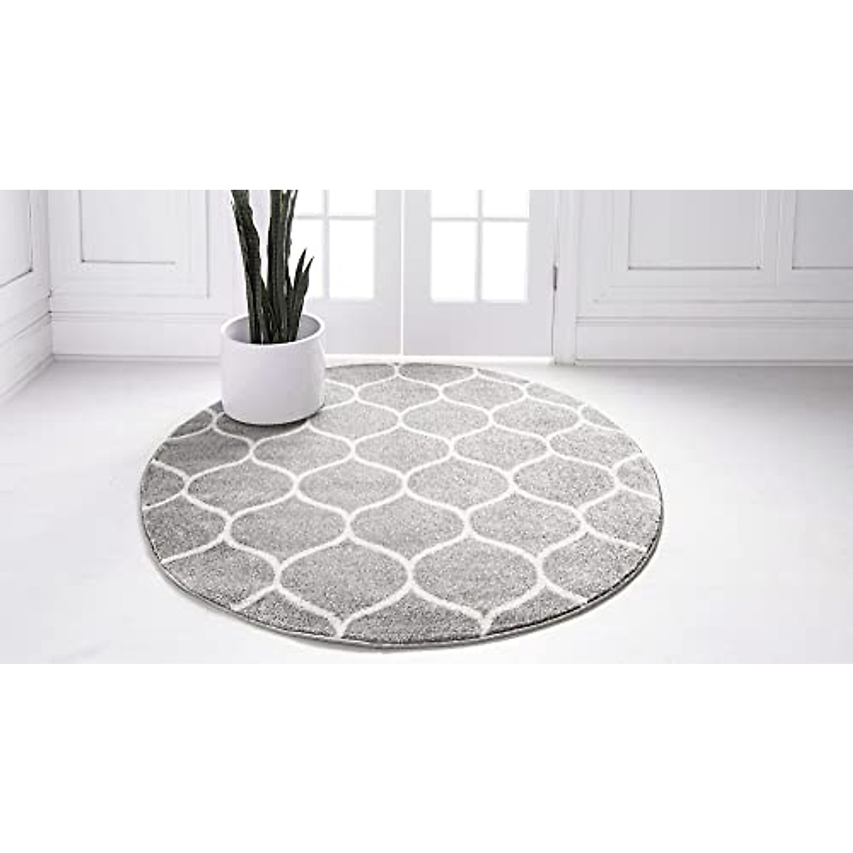 Rugs.com Lattice Frieze Collection Rug – 3' Round Light Gray Medium Rug Perfect for Kitchens, Dining Rooms