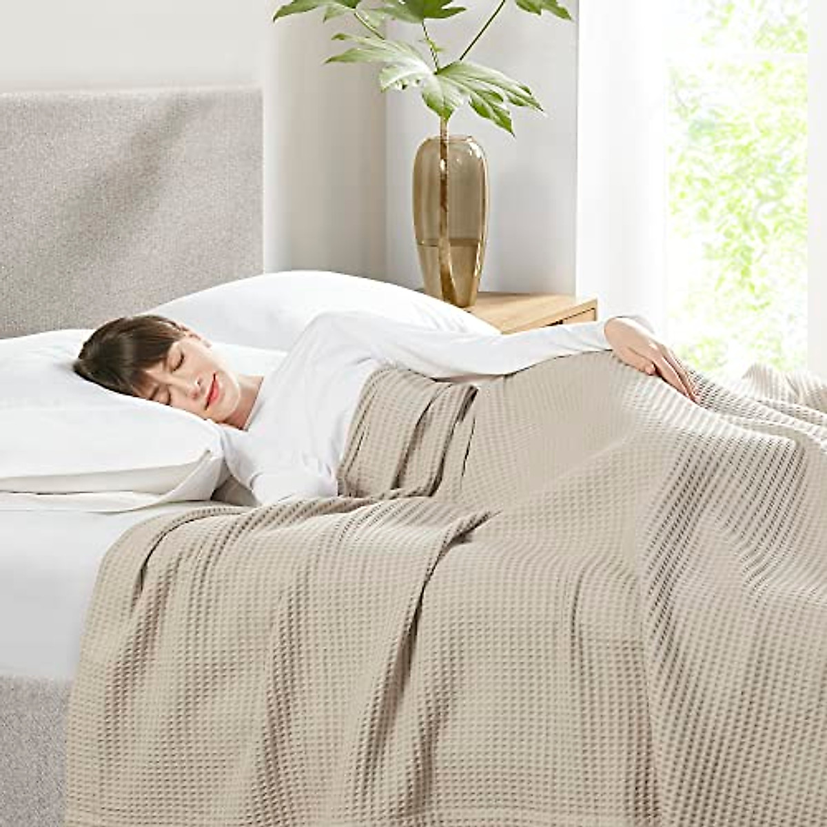 Beautyrest 100% Cotton Blanket, Trendy Woven Waffle Weave Design, All Season, Lightweight, Breathable, Soft and Cozy Casual Summer Cover, for Bed, Couch and Sofa, King(108 in x 90 in), Khaki