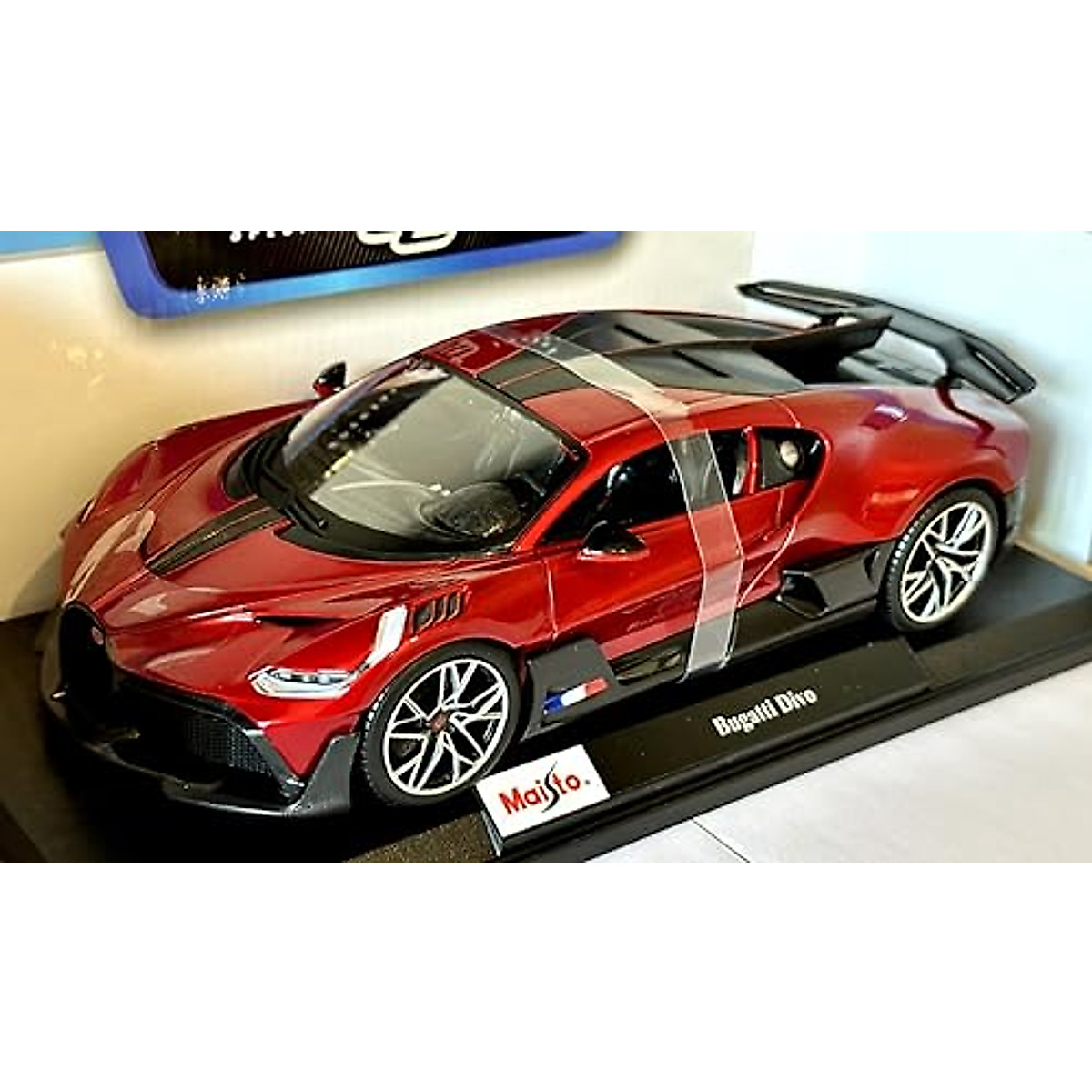 Bugatti Divo 1:18 Special Edition diecast car (red)
