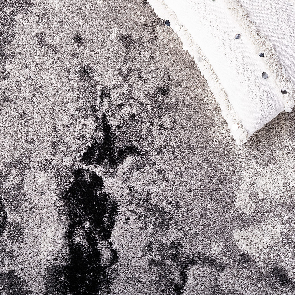 SAFAVIEH Adirondack Collection Runner Rug - 2'6" x 12', Grey & Black, Modern Abstract Design, Non-Shedding & Easy Care, Ideal for High Traffic Areas in Living Room, Bedroom (ADR134Z)