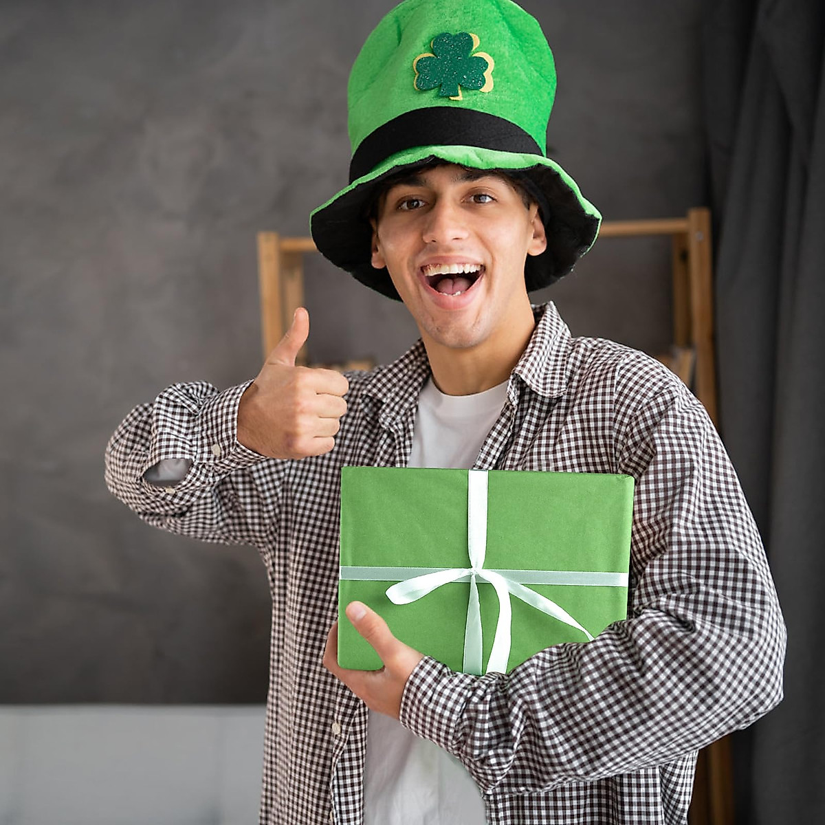 PLULON 60 Sheets Saint Patrick's Day Green Tissue Paper, Gift Wrapping Paper for DIY Gift Wrapping Birthday Wedding Holiday Paper Flower（Green）