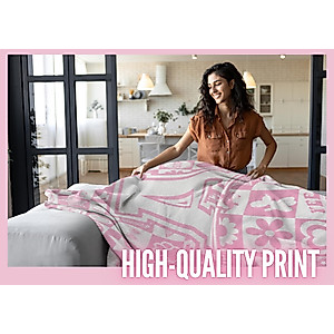 InnoBeta Preppy Throw Blanket, Personalized Initial Throw Blanket, Cute Throw, Cosmetic Bedding Stuff, Birthday Gift for Daughter, Preppy Things for Girls, E