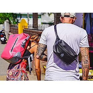 Skog Å Kust FannySåk Airtight & Waterproof Floating Waist Bag | for Kayaking, Rafting, Boating, Swimming, Camping, Hiking, Beach, Fishing | Black