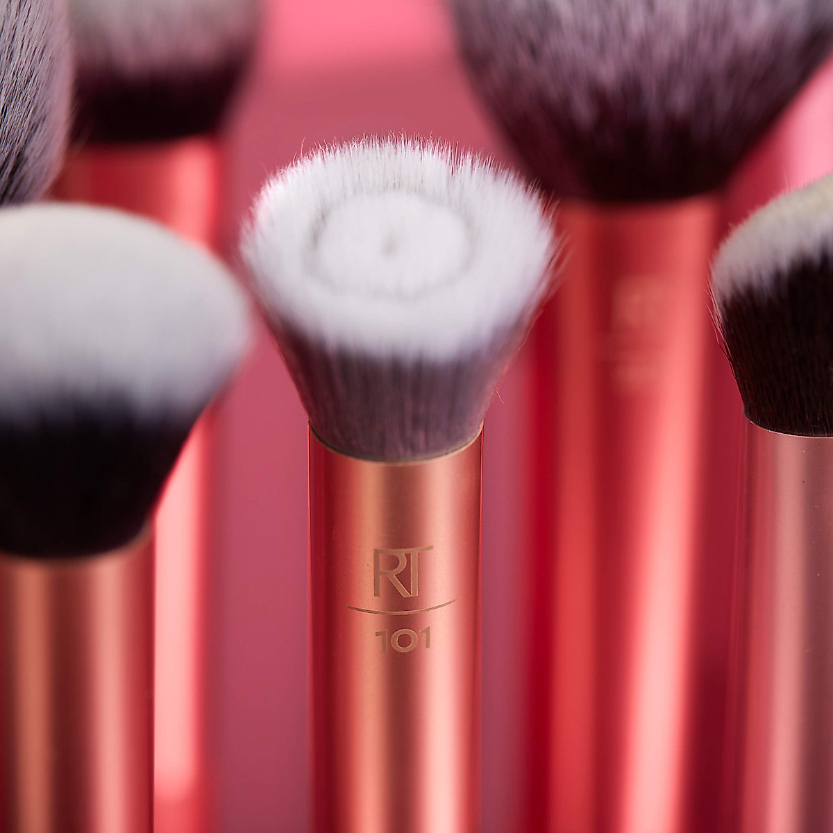 Real Techniques Complexion Blender Makeup Brush, Professional Foundation, Primer, & Moisturizer Face Brush, Uniquely-Cut Synthetic Bristles, Skincare & Makeup Tool, Vegan & Cruelty-Free, 1 Count