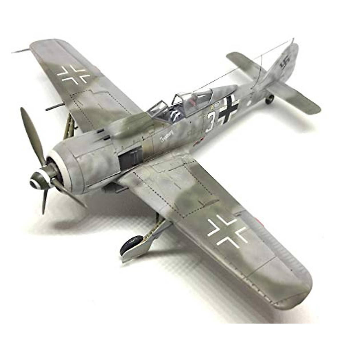 Airfix Focke-Wulf Fw190A-8 1:72 WWII Military Aviation Plastic Model Kit A01020A