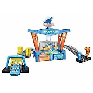 Mattel Disney and Pixar Cars Dinoco Car Wash Playset with Pitty & Lightning McQueen Toy Cars, Water Play & Color Change