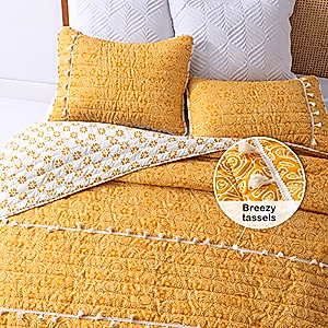 HORIMOTE HOME Boho Style Yellow Queen Quilt Set with Tassle, Soft and Lightweight Bedspread for All Season, Full Size Bed Coverlet with 2 Matching Pillow Shams (3 Pieces)