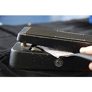 MusicNomad The Nomad String, Body, & Hardware Cleaning Tool (MN205)