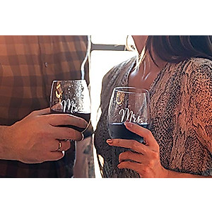 Sweetzer & Orange Mr and Mrs Wine Tumbler Set. 20 oz Engraved Stemless Wine Glasses. Mr and Mrs Gifts, Wedding Gifts for The Couple, Engagement Gift, and Bridal Shower Gifts. Stemless Toasting Flutes