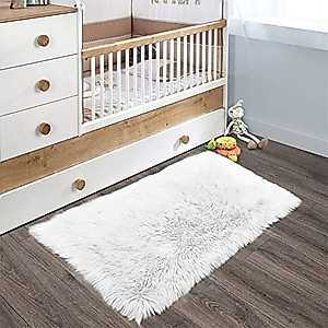 Latepis White Sheepskin Rug 2x3 Faux Fur Sheepskin Rug for Living Room Fluffy Washable Rug for Bedroom Luxury Room Decor Furry Rug Rectangle