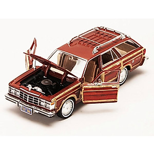 1979 Chrysler Lebaron Town & Country Wagon, Red with Woodie Siding Motormax 73331 - 1/24 Scale Diecast Model Car