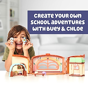 Bluey School Friends - Calypso's School Playset, 2.5-3" Chloe posable Figures & Playset