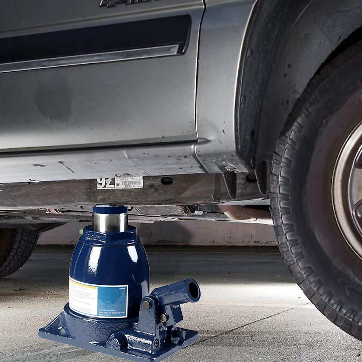 TCE TCE92008 Torin Hydraulic Stubby Low Profile Welded Bottle Jack, 20 Ton (40,000 lb) Capacity, Blue