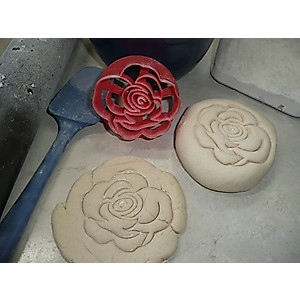 YNGLLC LOVE THEMED HEART ROSE DESIGNS SET OF 2 CONCHA CUTTERS MEXICAN SWEET BREAD STAMP MADE IN USA PR1632, Red