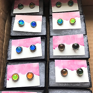 Mood Earrings Color Changing Thermal Heat or Cold Changes Coloring