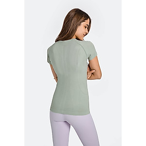 altiland Seamless Workout T Shirts for Women, Breathable Short Sleeve Yoga Tops, Athletic Gym Shirts (Light Green,S)