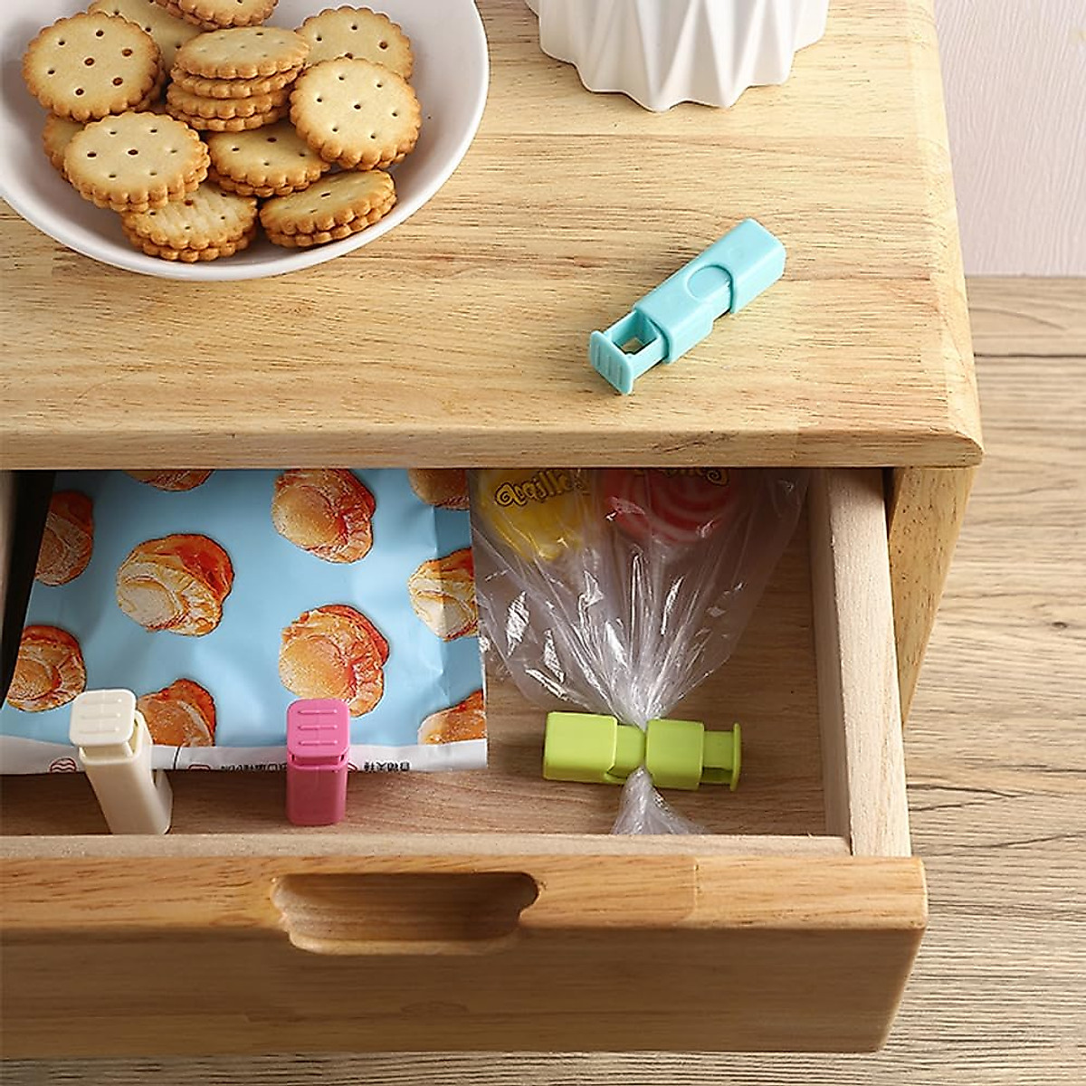 DGQ Bag Clips 24 Packs Bread Bags Clips Squeeze Clips Squeeze & Lock Clip Food Clip Closure Clips Plastic Bag Clip Great grips bag Clip for Food Fruit Nuts Beans Bread