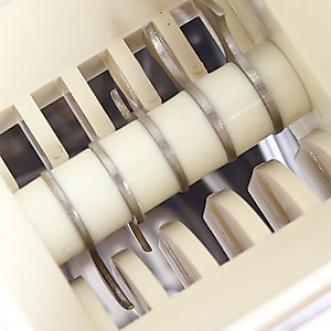 Crushed Ice Maker Manual Ice Shaver Transparent Container Portable Shaved Ice Maker Crushed Ice Machine for Making Cold Drinks Milk Tea and Cocktails