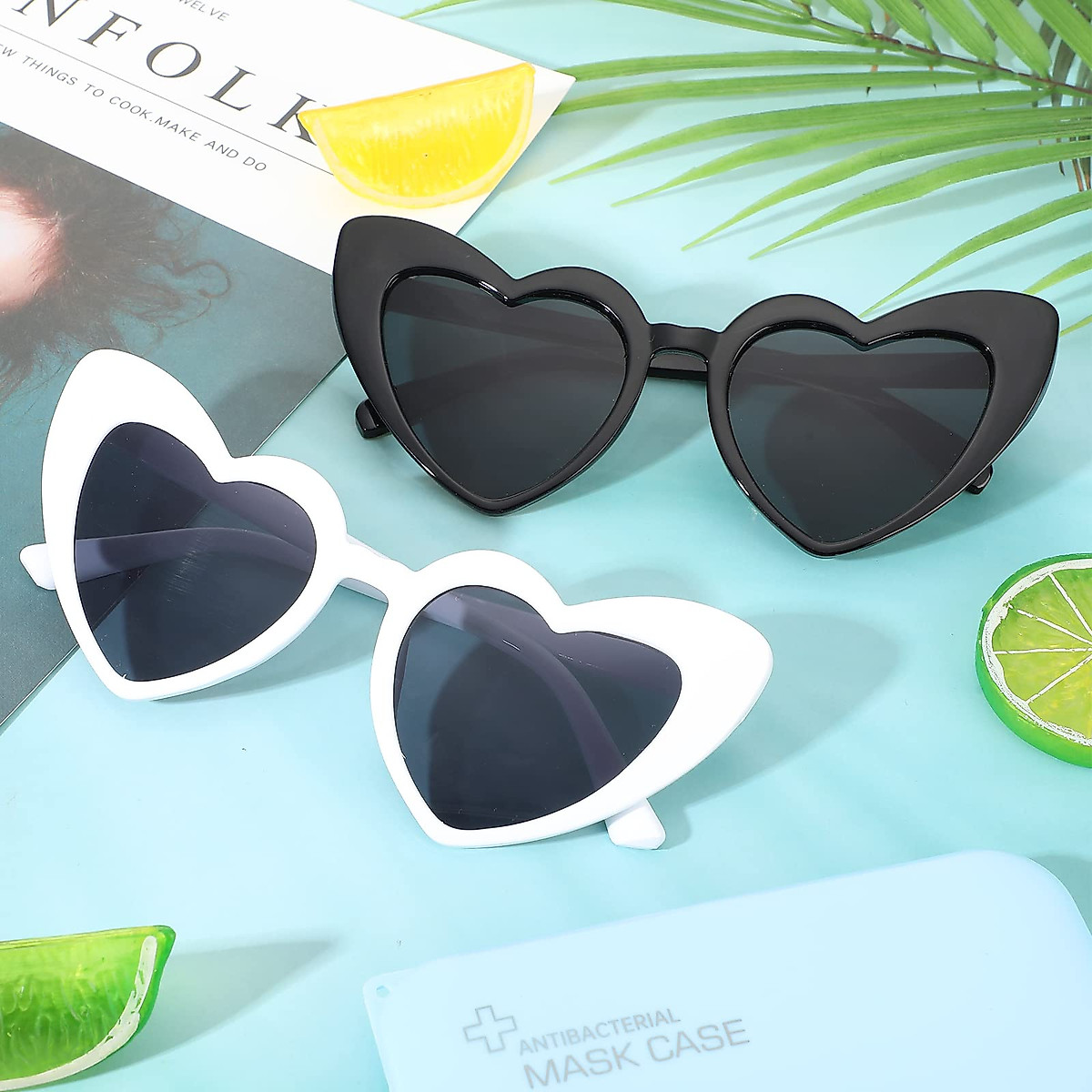 Konohan 24 Pairs Retro Heart Shaped Sunglasses for Women Vintage Heart Sunglasses for Party(Black, White)