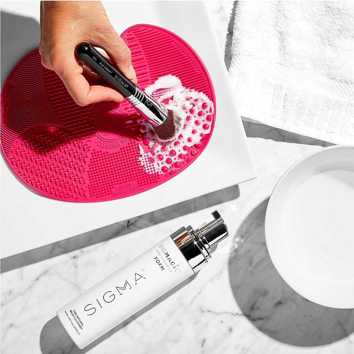 Sigma Beauty Sigmagic Foam Makeup Brush Shampoo – Makeup Brush Cleaner Solution with Professional Grade Formula to Remove Makeup Residue and Build Up on Makeup Brushes & Makeup Sponges (6.76 FL Oz)