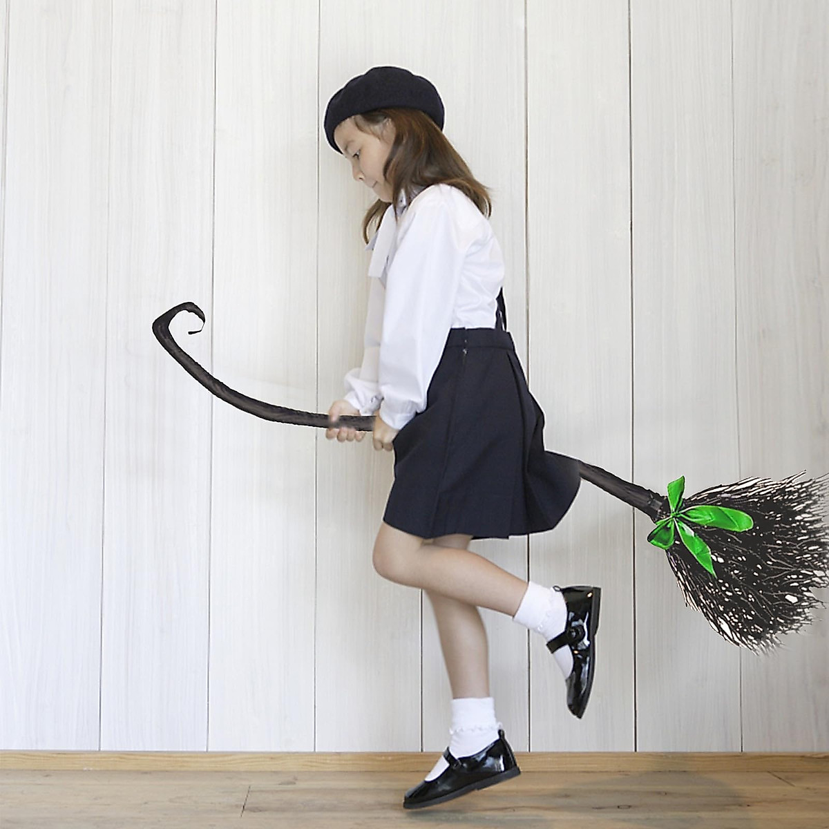 Witch Mesh Broom Halloween Cosplay Prop Witch Broom Decor Cosplay Witch Broom Halloween Prop Witch Prop Witch Costume Broom Prop for Halloween Party Cosplay Prop Cosplay Broom (Green)