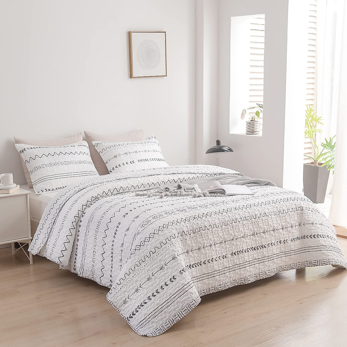 DURLENGEN White Quilt Set King Size 3Pcs,Bohemian Design with White & Black Geometric Pattern Printed on White, All Season Lightweight Coverlet Sets(King 106x96,Boho White)